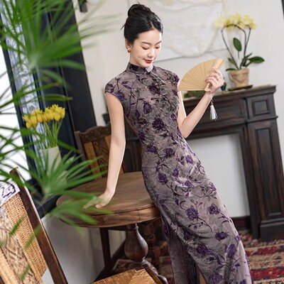 紫色显年轻高贵女士妈妈旗袍