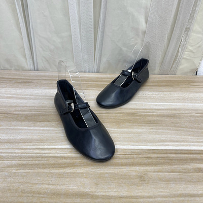 圆头纯色浅口一字扣舒适平底单鞋