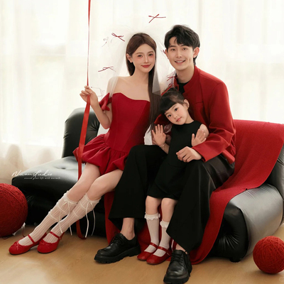 亲子照全家福一家三口新年红色主题影楼摄影母女艺术照服装道具