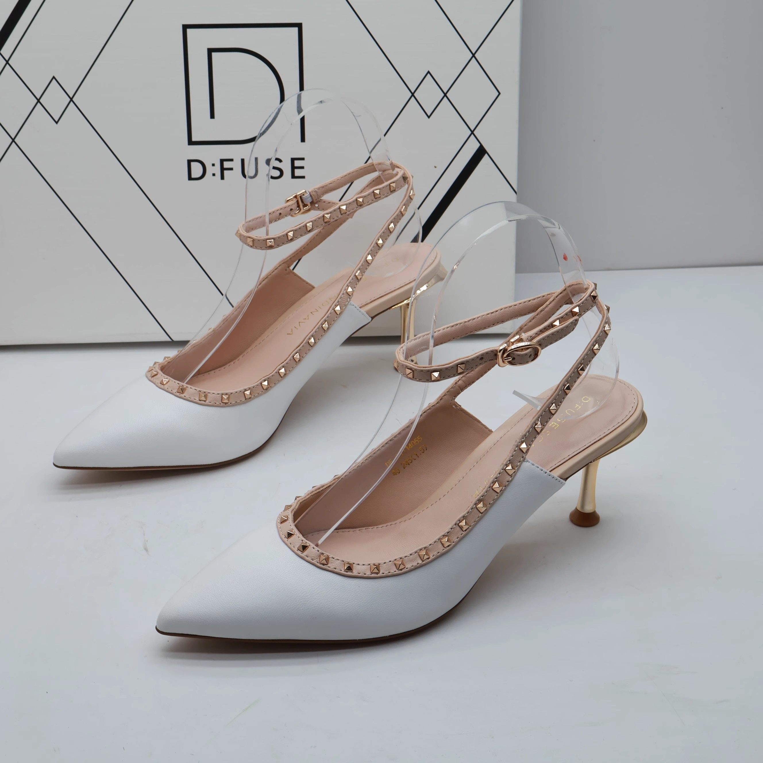 D:FUSE/迪芙斯撤柜断码春夏季真皮铆钉包头高跟拼色一字带女凉鞋