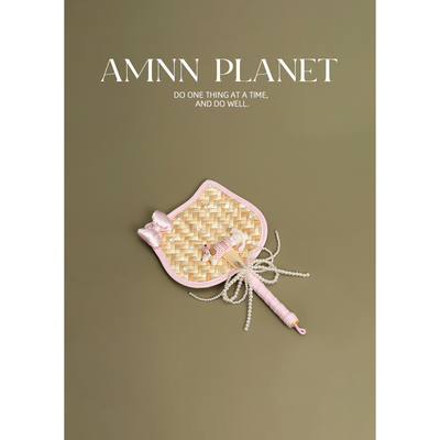 AMNN 珍珠小狗蝴蝶结粉嫩少女草编扇夏日户外便携清凉手摇扇蒲扇