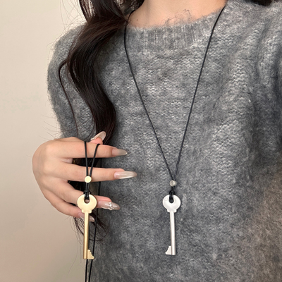 复古黑绳金属钥匙项链女毛衣配饰