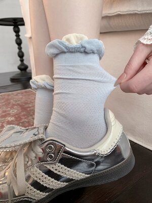 袜袜太有韩高内味了！时髦精bi备的蓝白撞色假两件堆堆wa找到喽！