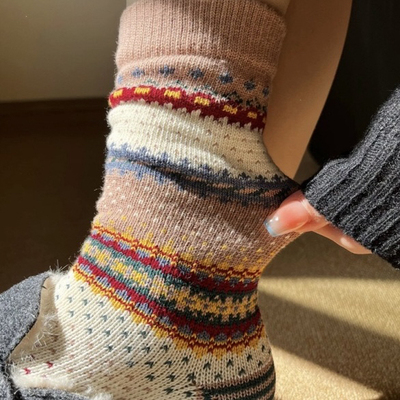 费尔岛女孩～美式复古粗线wawa咖色系好秋冬！复古民族风堆堆袜子