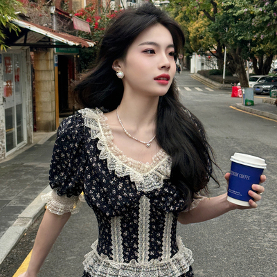 U型领碎花花苞袖连衣裙