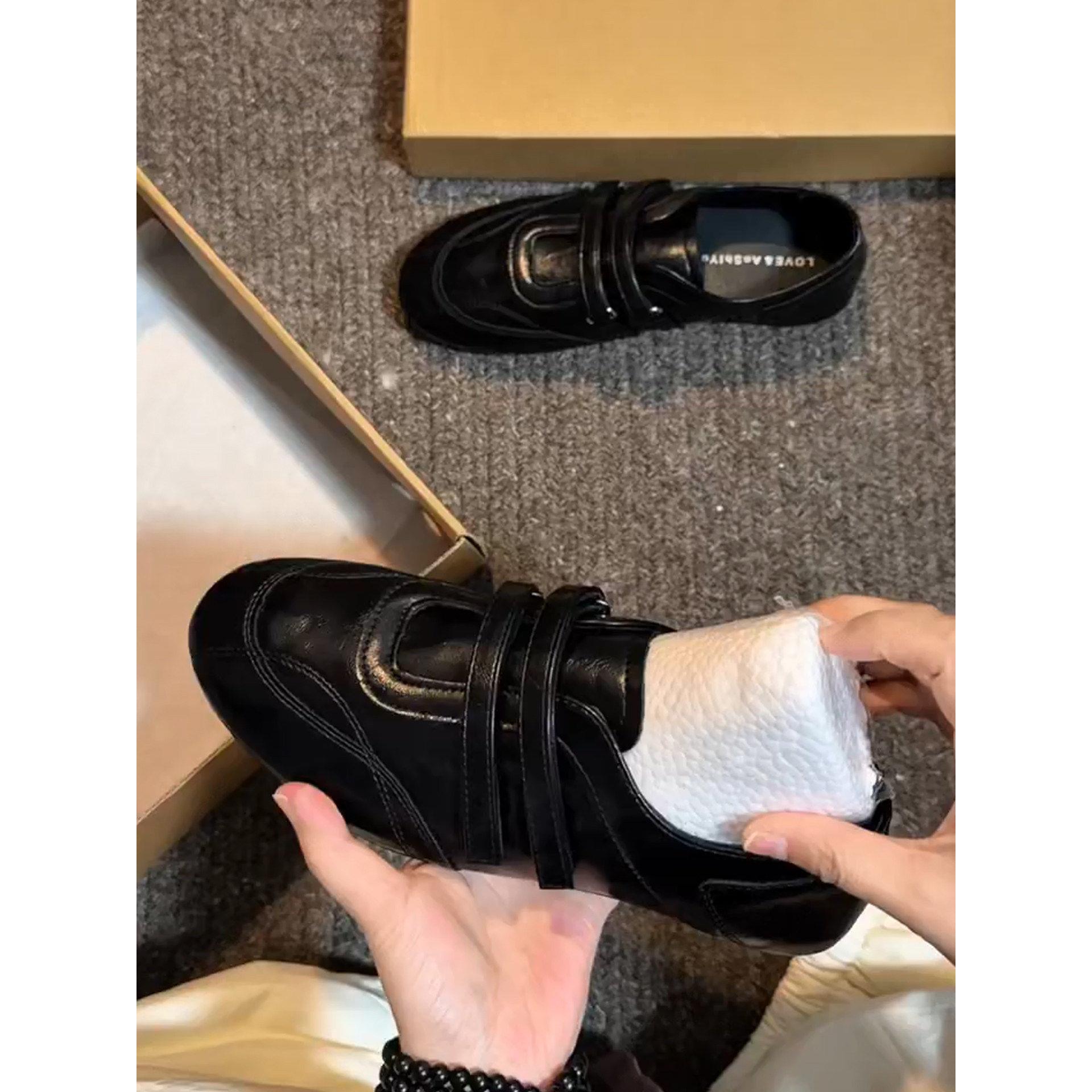 香港真皮魔术贴芭蕾风德训鞋女2026春季新款玛丽珍小皮鞋平底单鞋