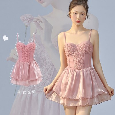 少女绝美游泳衣保守又好