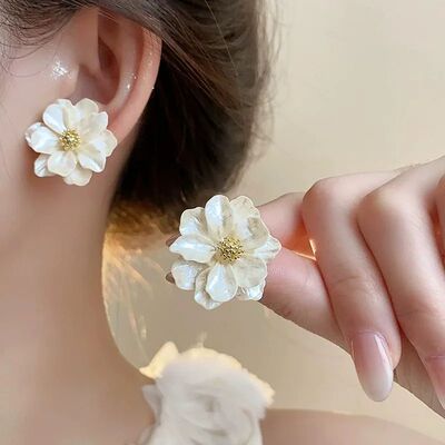 White Acrylic Flower Women's Stud Earrings Folded Florals