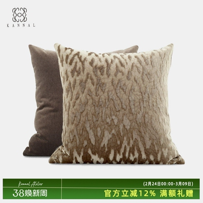 华尔兹『VERSAILLES』高级凡尔赛法式复古咖色丝绒抱枕别墅靠垫