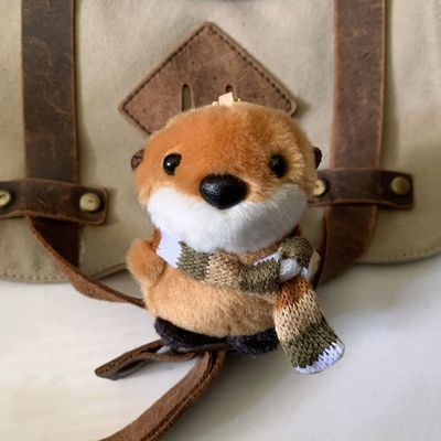 可爱围巾水獭挂件小众多巴胺海狸毛绒玩偶闺蜜情侣书包挂件礼物