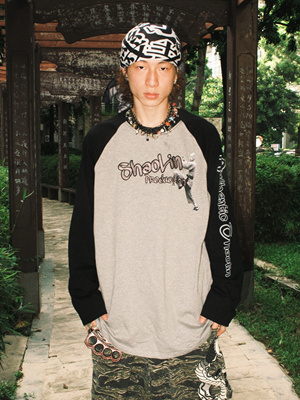 长袖圆领刺绣贴布绣美式复古宽松