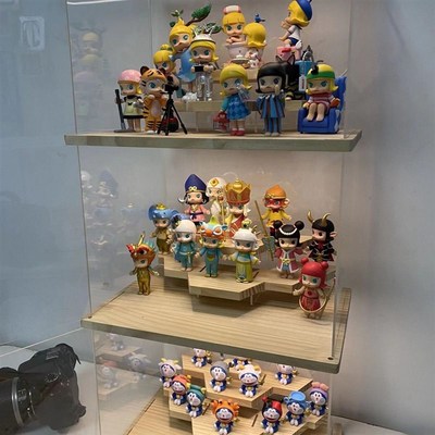 优选泡泡玛特手办盲盒收纳展示架带灯实木K防尘大容量高达公仔收