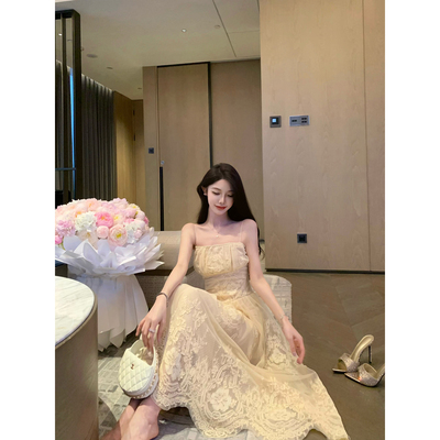 JustQin【花间漫漫】2026新款夏装性格蕾丝长裙收腰吊带连衣裙女