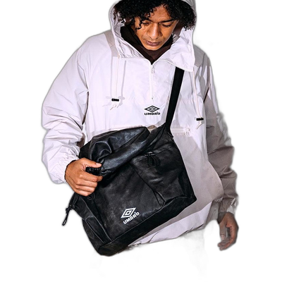 1h可退 日本直邮UMBRO 男士 PU刺绣Logo单肩包 1063394400004茵宝