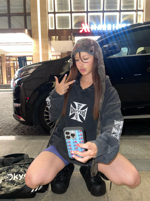 ERD风水洗做旧十字印花连帽卫衣