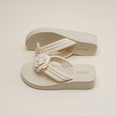 中跟女防滑休闲鞋花朵人字拖2026外穿增高凉拖鞋甜美ins沙滩鞋厚