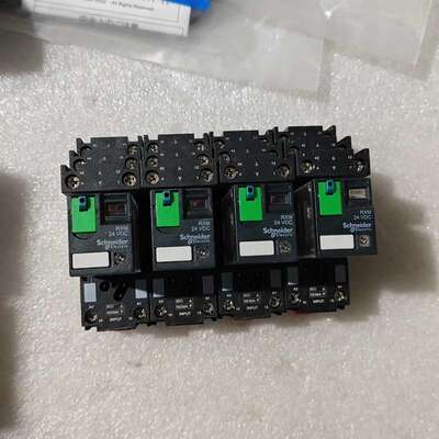 咨询~施耐德继电器RXM2AB2BD底座RXZE2S108M，4套