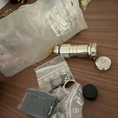 咨询~Rexroth力士乐 R037540000 连接器，全新的，