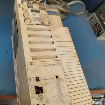 议价E82EV552-4C000驱动器E82EV552-5.