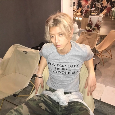 修身美式街头短袖纯棉t恤正肩