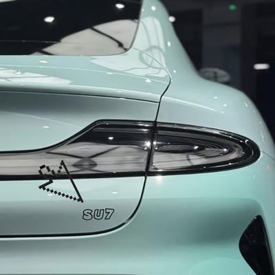 适用于小米SU7轻量化性能尾标贴纸镂空防水车贴创意英文字体装饰