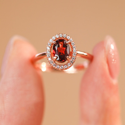 镶嵌7x9mm椭圆形天然鸽血红石榴石戒指女镀玫瑰金指环