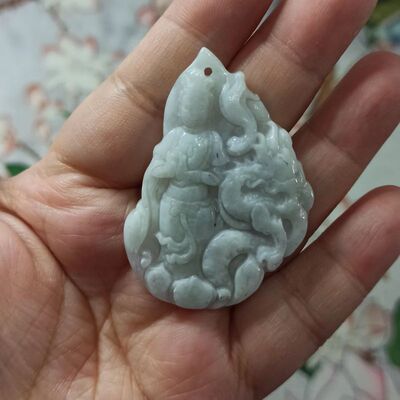天然翡翠吊坠御龙观音牌