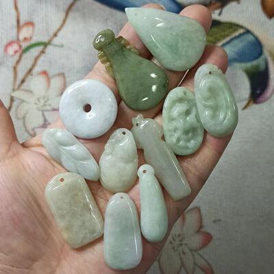 天然翡翠特色杂件如意福瓜叶子