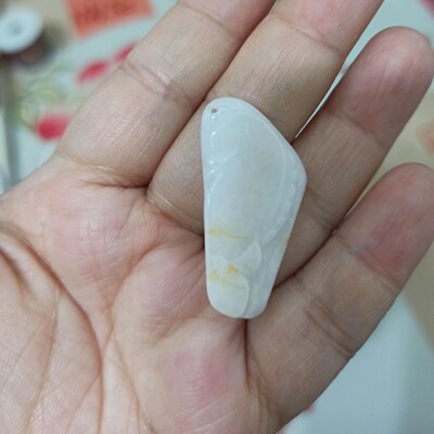 天然翡翠吊坠白底飘花洒黄翡