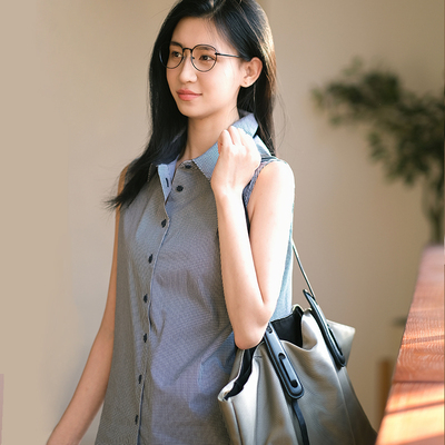 那禾春季新品棉感无袖蓝格衬衫宽松女上衣ND51CM0207