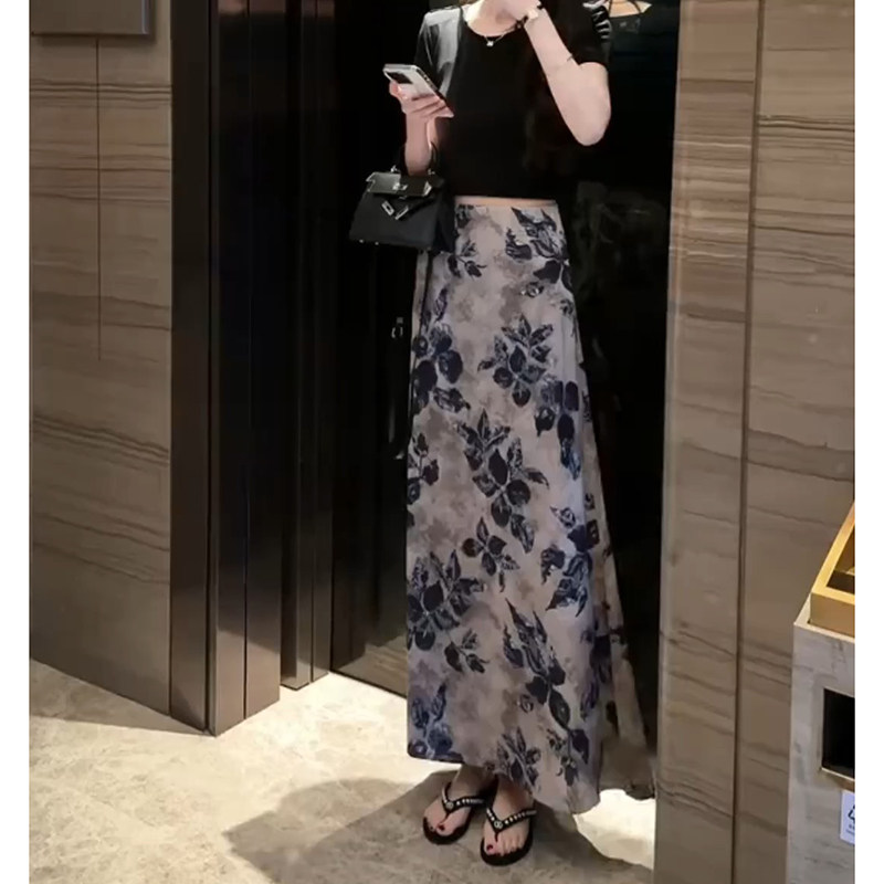 气质灰色印花冰丝薄款垂感A字裙子长款休闲国风半身裙女夏季新款