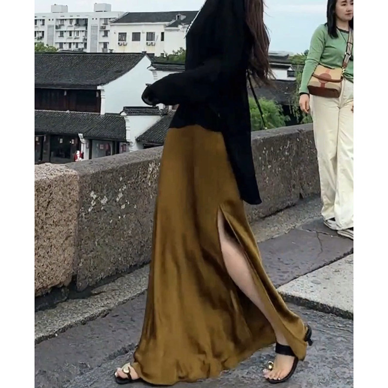 中式气质金色缎面垂感丝滑开叉鱼尾飘逸休闲半身裙长款裙子女2026