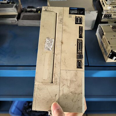议价5kw7系m2驱动器SGD7S-330A10A可维修