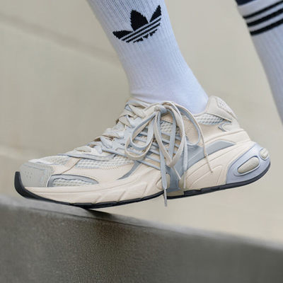 阿迪达斯三叶草跑步鞋女舒