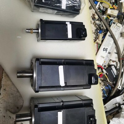 电机SGMJV-08ADE6S 04 MHMD042P1U MHMJ082G1U议价