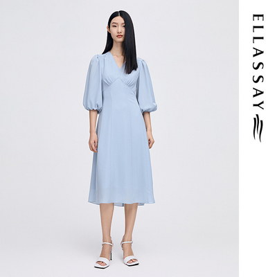 ELLASSAY歌力思春季新款温柔冰川蓝后腰镂空连衣裙女EWD341Y04900