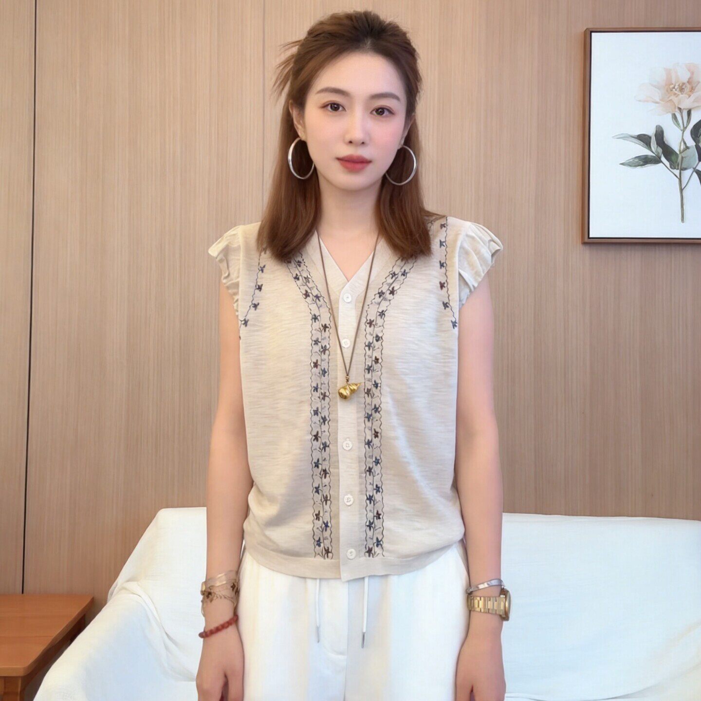 高级感漂亮V领无袖针织开衫女夏薄款宽松刺绣通勤风休闲薄款上衣