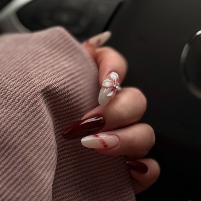 2026新款高级红色雕花纯手工穿戴甲海莉气质杏仁美甲中长款甲片