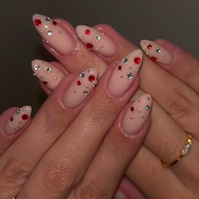 高级简约红色新年海莉纯手工穿戴甲气质显白杏仁美甲中长款甲片