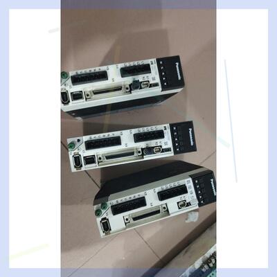 议价伺服100W驱动器:MADLT05SF具体型号看图，外壳
