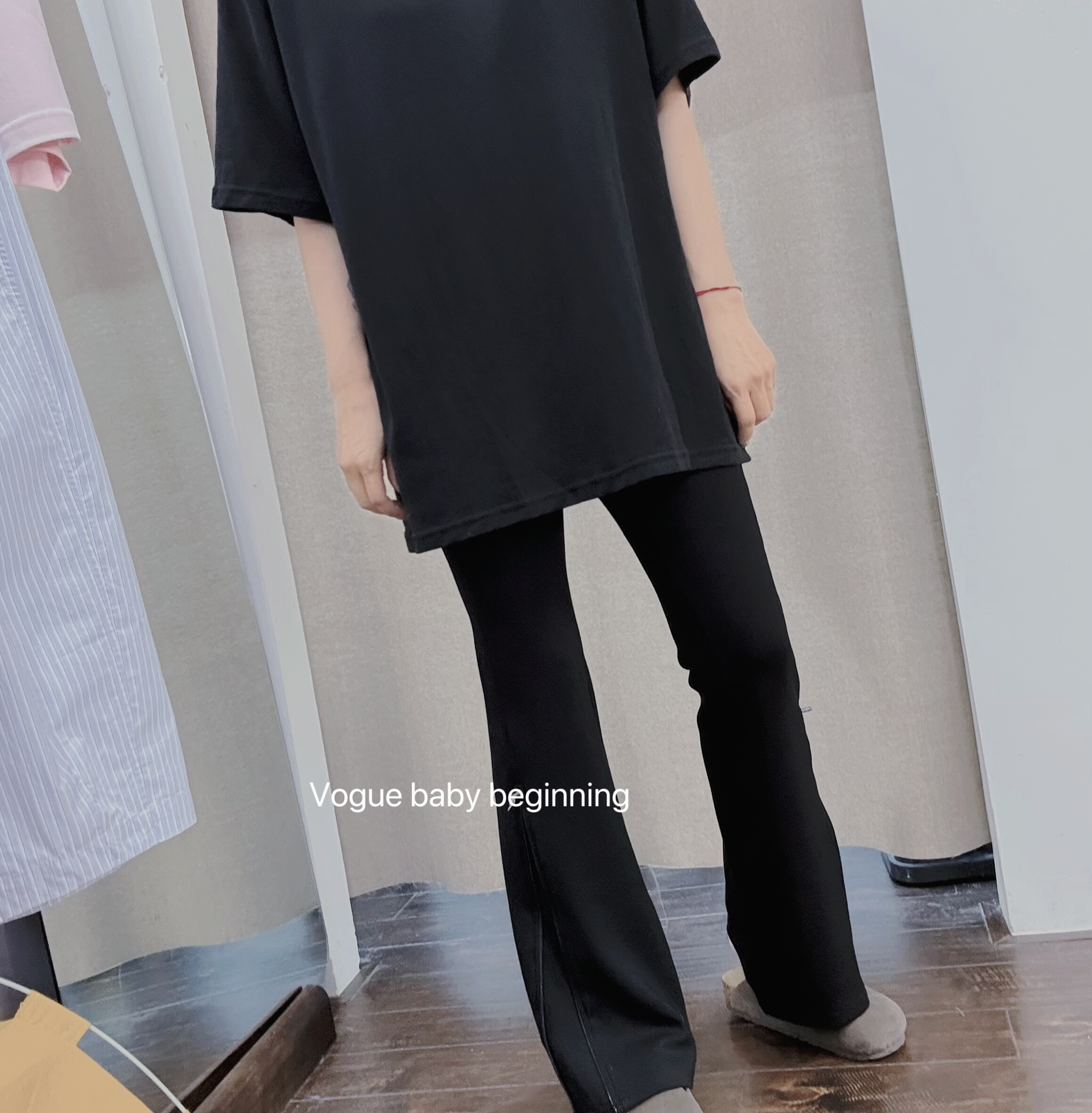 夏季新款时尚百搭圆领短袖T恤女宽松显瘦黑白两色休闲上衣