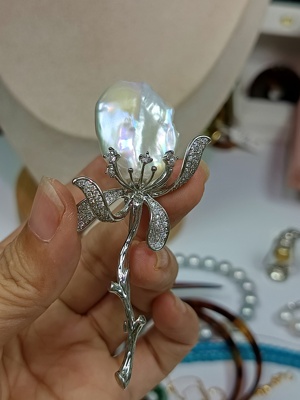 4191-“送你一朵玫瑰花”天然炫彩大花瓣珍珠胸针，合金