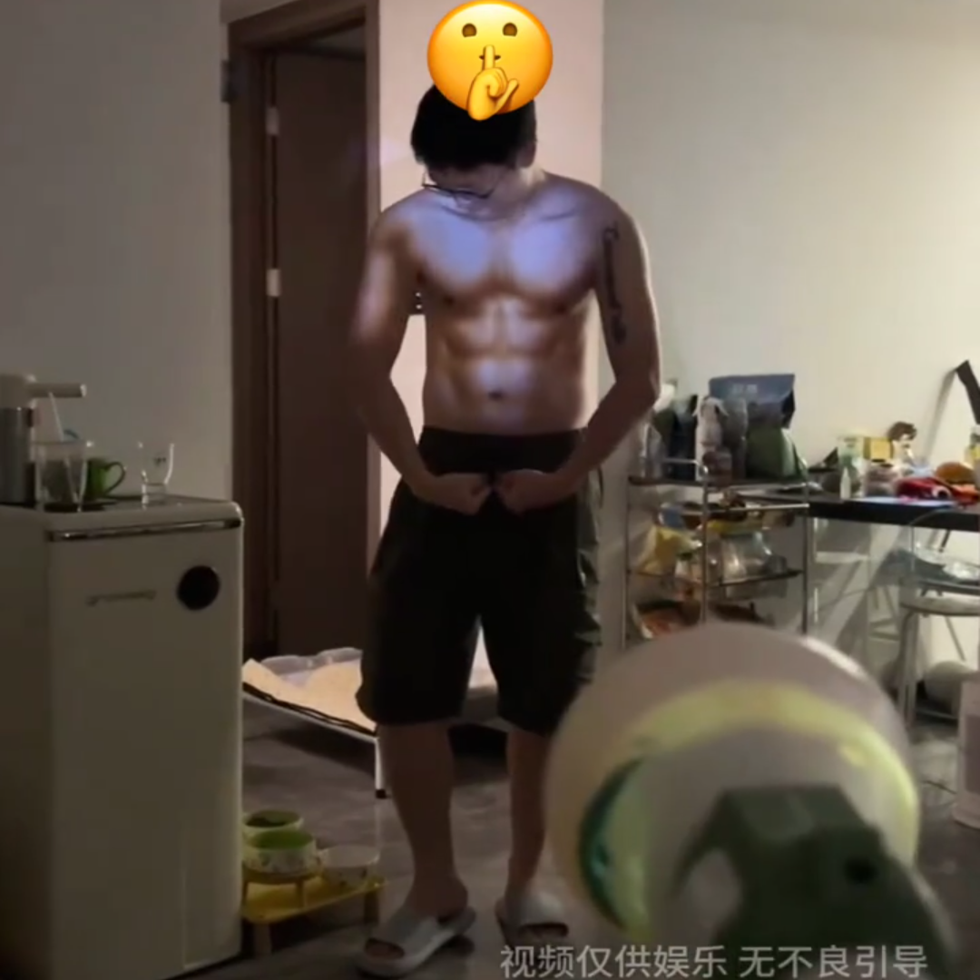 腹肌投影嘴替喇叭大声公可录音迷你恶搞整蛊发声玩具多功能扩音器