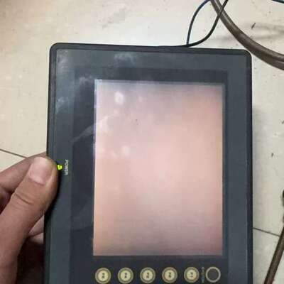 触摸屏 V606eC20，成色如图所示，通电如图出，售出