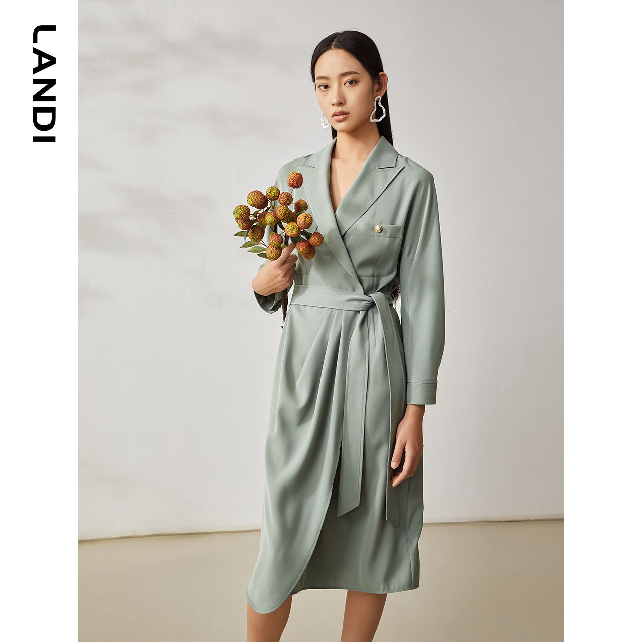 LANDI新款西装领系带中长款垂感连衣裙女设计感小众裙子春夏