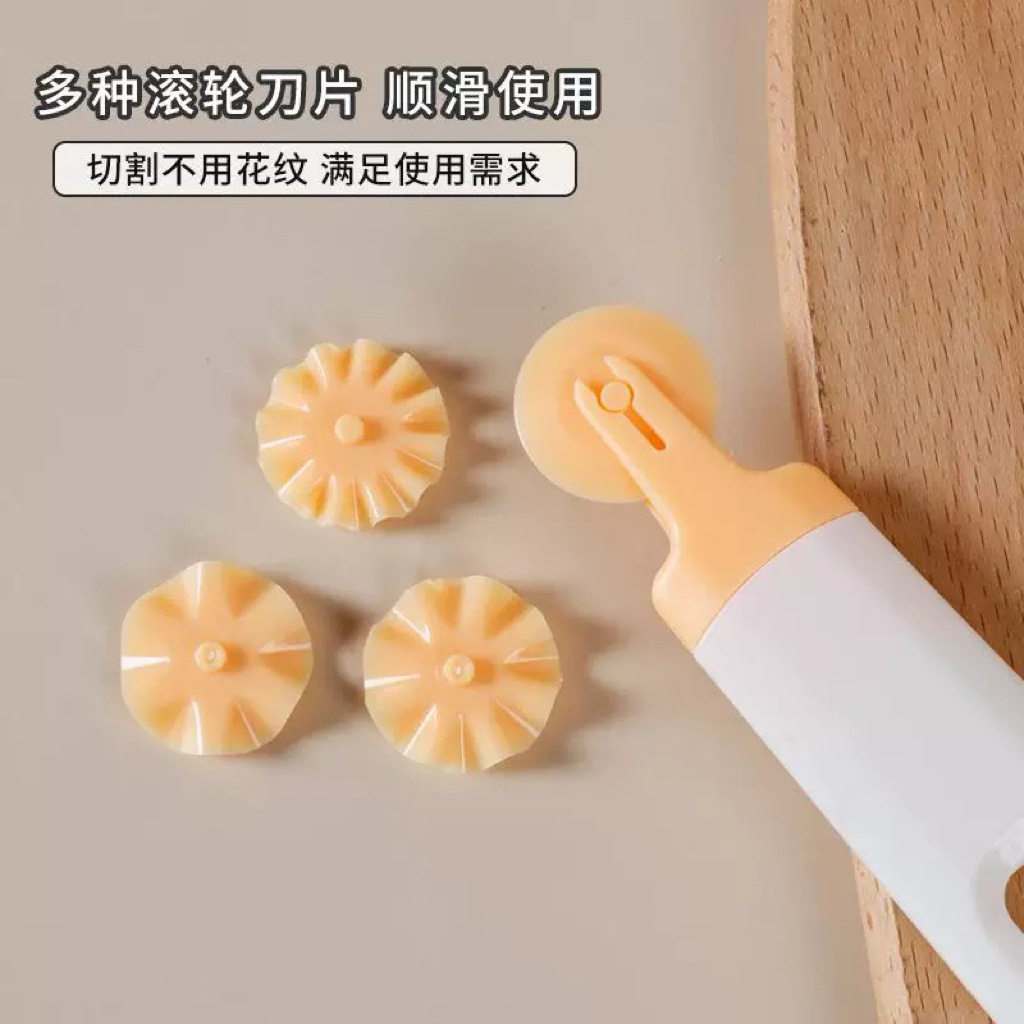 不锈钢披萨刀滚刀滚轮刀型全套花边切面滚轮切饼器家用创意