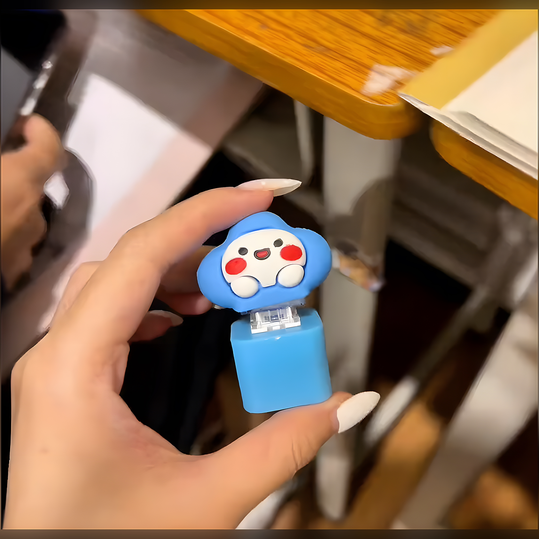 创意语音按键钥匙扣按压发光发声钵钵鸡解压玩具包包挂件