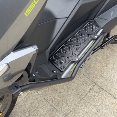 适用光阳H150改装铝合金脚踏板橡胶防滑脚踩垫保险护杠射灯支架