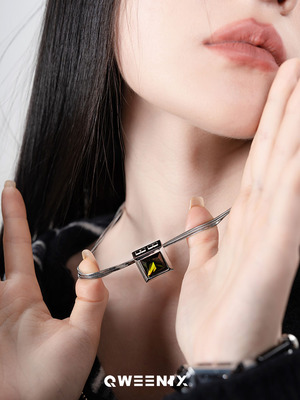 QWEENIX 原创森林系祖母绿宝石高级感轻奢小众个性2024新款潮酷风