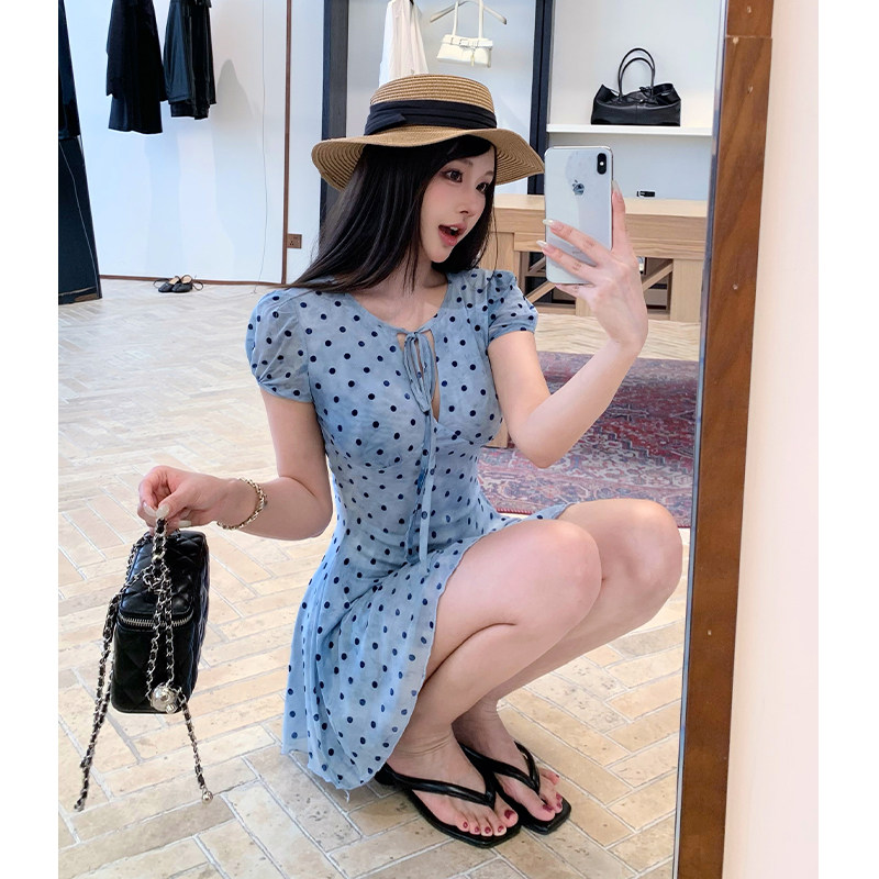法式氛围感温柔性感纯欲波点修身连衣裙女高级感收腰短裙千金风、